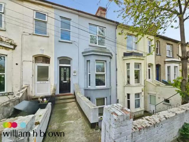 2 bedroom flat for rent in Stour Road, HARWICH, CO12