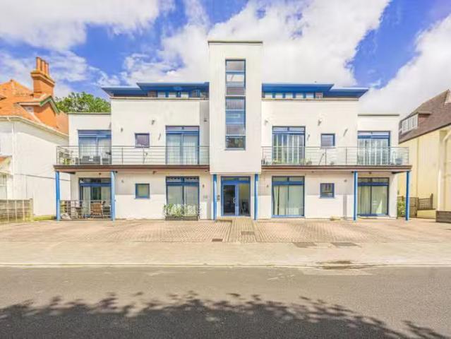 2 bedroom flat for rent in Stourcliffe Avenue, Southbourne, Bo.