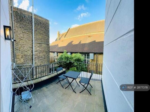 2 bedroom flat for rent in Stowe Road, London, W12