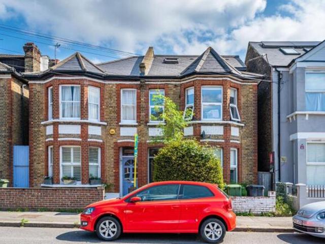 2 bedroom flat for rent in Stockfield Road, Streatham Hill, London, SW16