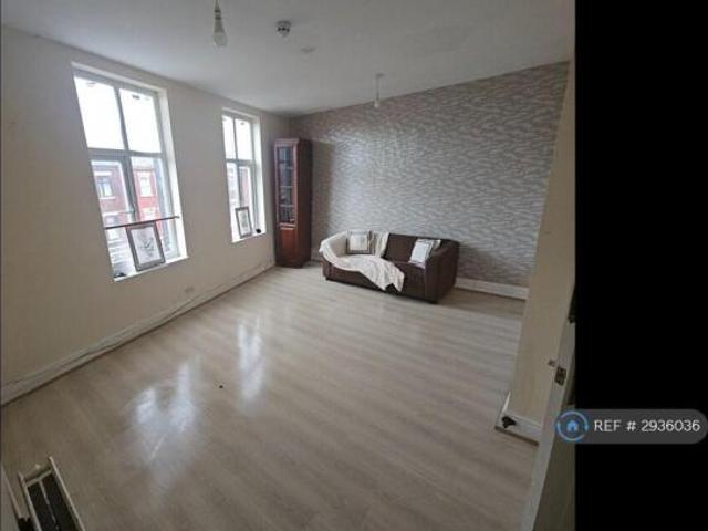 2 bedroom flat for rent in Stockport Road, Manchester, M19