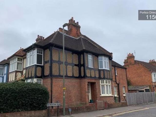 2 bedroom flat for rent in Stoke Road Guildford GU1