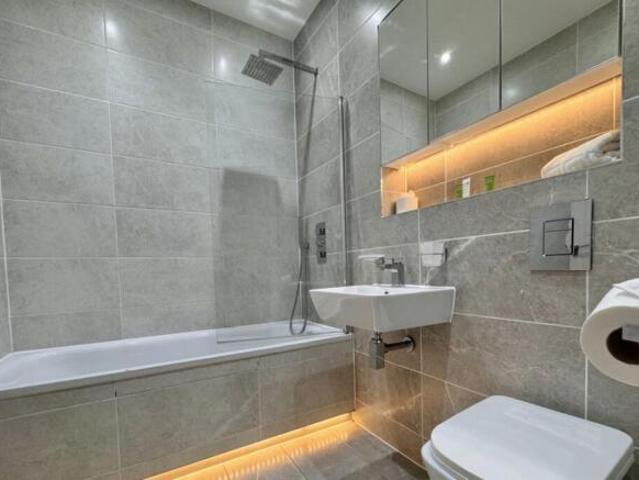 2 bedroom flat for rent in Stoke Road, SL2