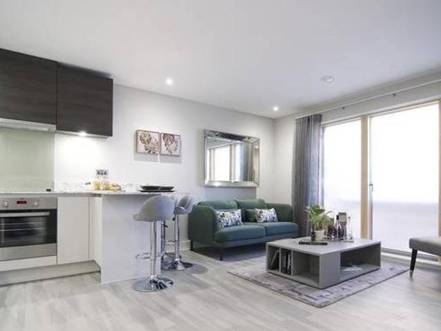 2 bedroom flat for rent in Stoke Road Slough SL2