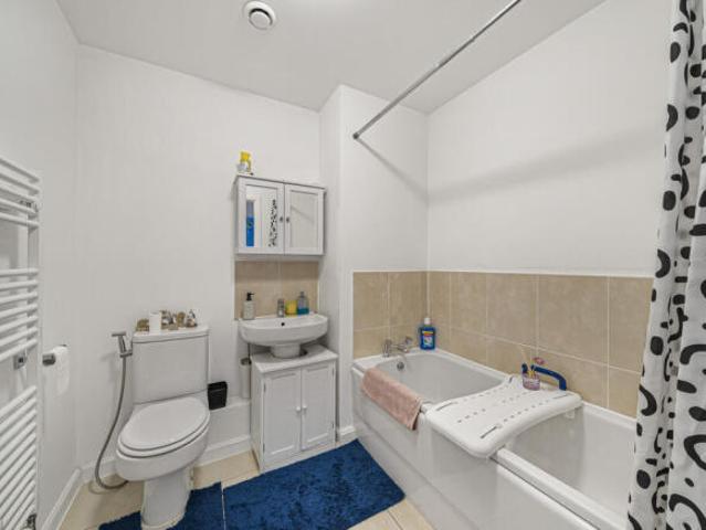 2 bedroom flat for rent in Stone House Lane, Dartford, DA2 6FE, DA2