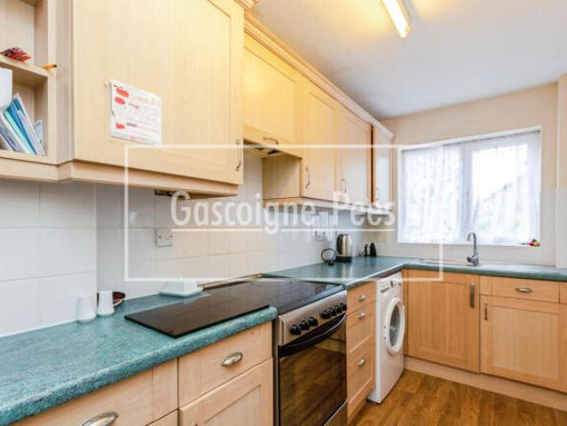 2 bedroom flat for rent in Stonecrop Road, Guildford, GU4