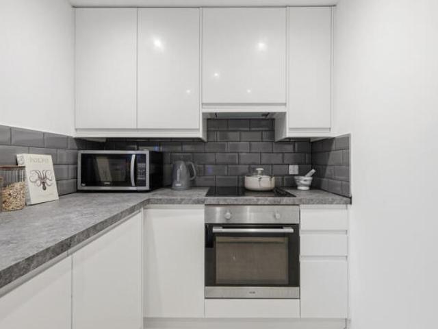 2 bedroom flat for rent in Stoneyard Lane, Canary Wharf, E14