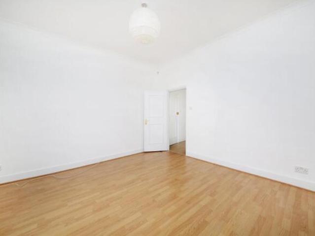 2 bedroom flat for rent in Stonhouse Street, Clapham North, SW4