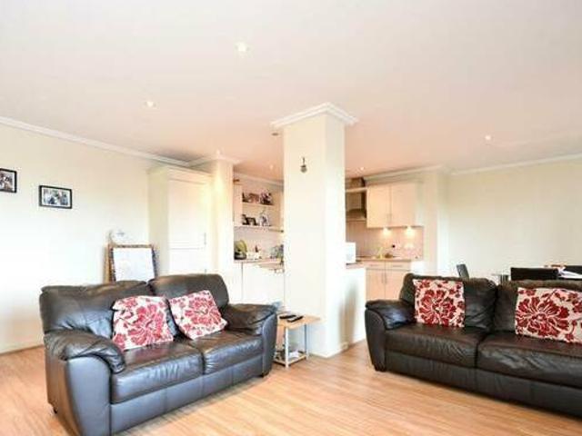 2 bedroom flat for rent in Station Approach Woking GU22
