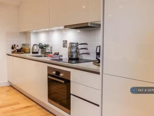 2 bedroom flat for rent in Station Grove, Wembley, HA0
