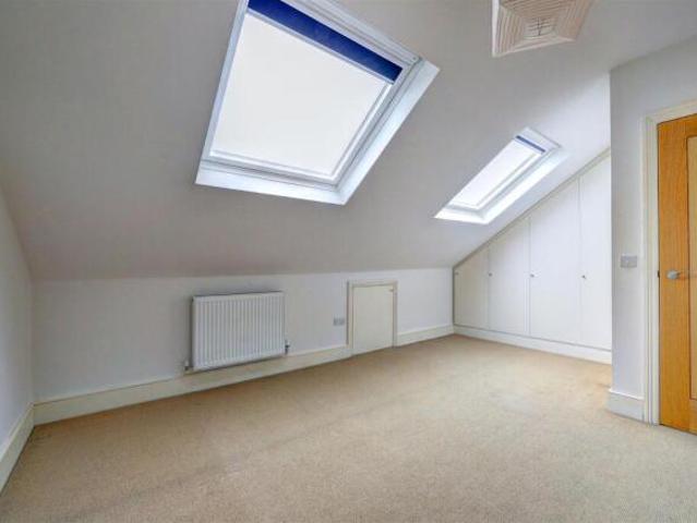 2 bedroom flat for rent in Station Parade, Balham, London, SW12