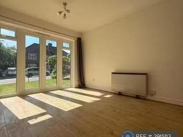 2 bedroom flat for rent in Station Road, Amersham, HP6