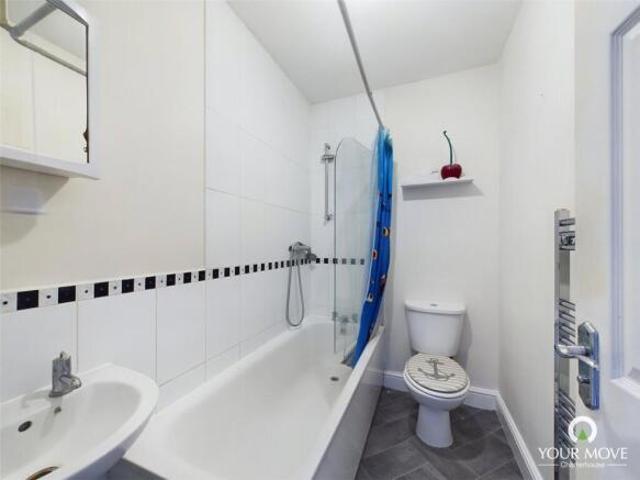 2 bedroom flat for rent in Station Road, Birchington, Kent, CT7