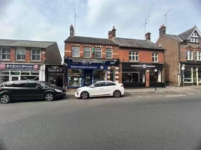 2 bedroom flat for rent in Station Road, Harpenden, AL5