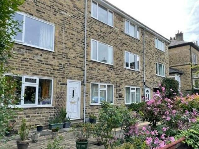 2 Bedroom Flat For Rent In Station Road, Otley