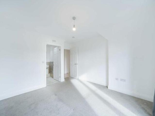 2 bedroom flat for rent in Station Road, London, NW4