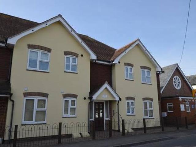 2 bedroom flat for rent in Station Road Liss GU33