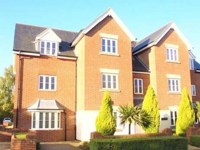 2 bedroom flat for rent in Station Road Merstham RH1