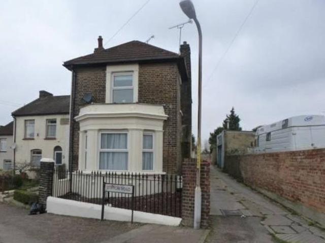 2 bedroom flat for rent in Station Road Northfleet DA11