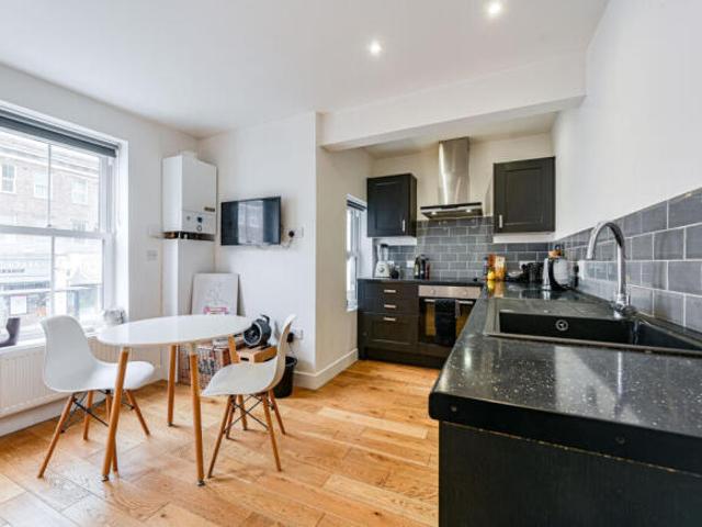2 bedroom flat for rent in Station Road, Sidcup, DA15