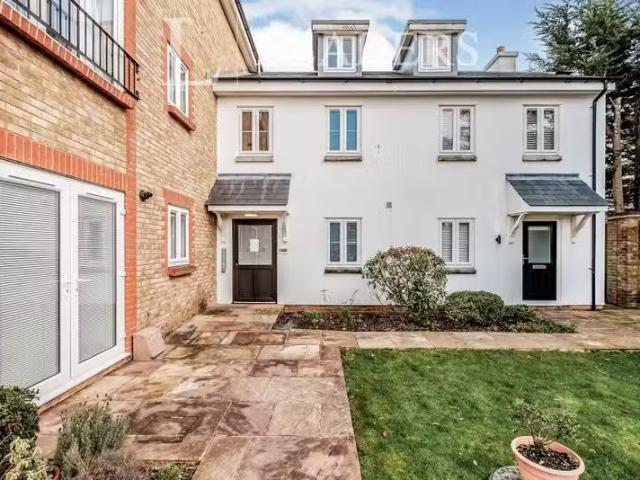 2 bedroom flat for rent in Station Road, Worthing, BN11