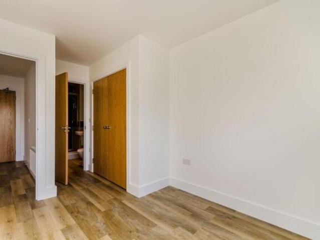 2 bedroom flat for rent in Station View, Guildford, GU1