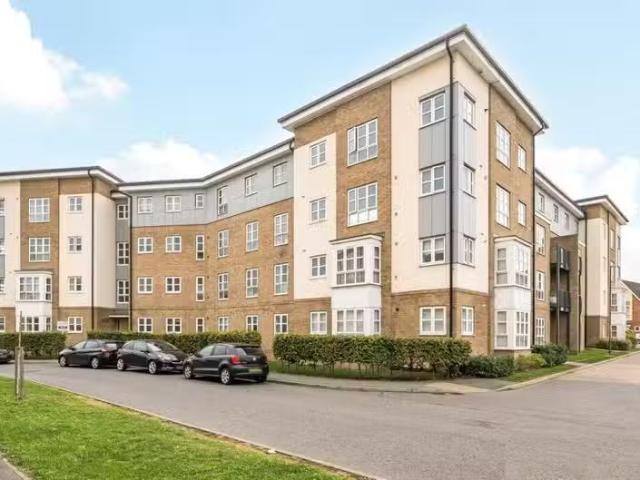 2 bedroom flat for rent in Stadium Approach, Aylesbury, Buckin.
