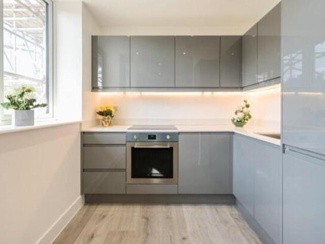 2 bedroom flat for rent in Stafford Road, London, SM6