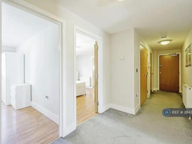 2 bedroom flat for rent in Stainsby Road, London, E14