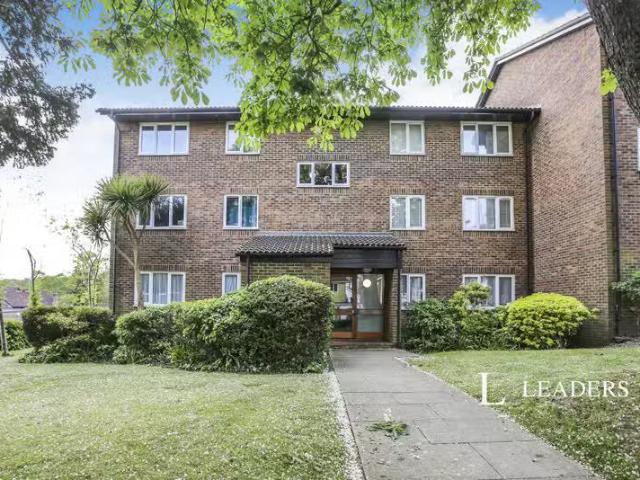2 bedroom flat for rent in Stamford Drive, BR2