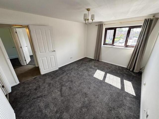 2 bedroom flat for rent in Stancliffe Road, Sharston, Manchester, M22