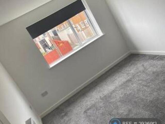 2 bedroom flat for rent in Stanks Drive, Leeds, LS14