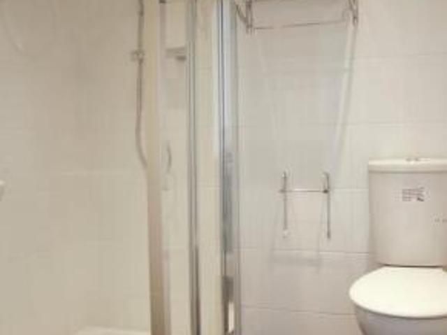 2 bedroom flat for rent in Stanlake Road, London, W12