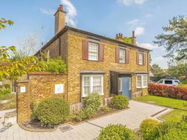 2 bedroom flat for rent in Stanmore Hill, Stanmore, HA7