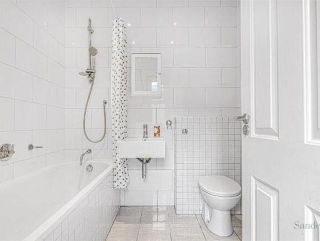 2 bedroom flat for rent in Stanmore Road, London, N15