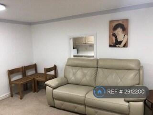 2 bedroom flat for rent in Stanton Avenue, Manchester, M20