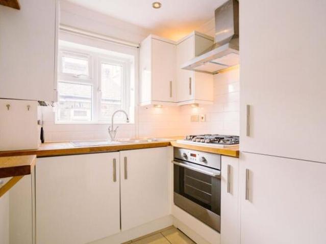 2 bedroom flat for rent in Stapleton Hall Road, London, N4