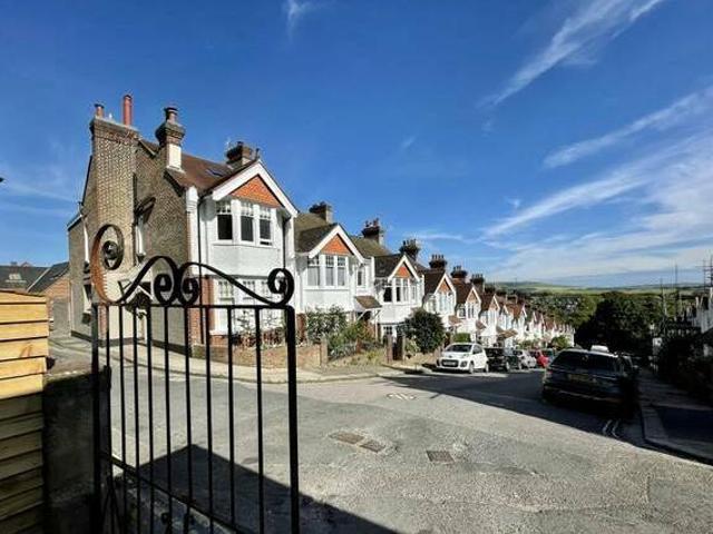 2 bedroom flat for rent in Stewards Inn Lane Lewes BN7