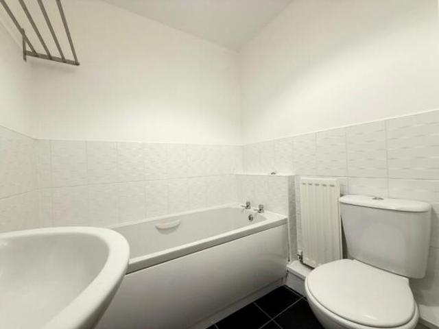 2 bedroom flat for rent in Steel Green, Leeds, West Yorkshire, LS12