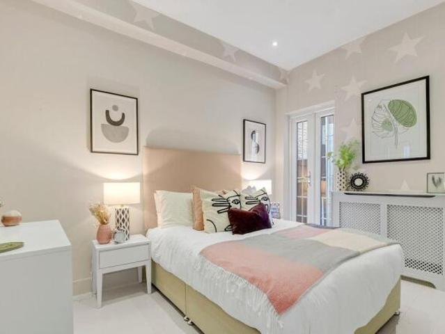 2 bedroom flat for rent in Stephendale Road, London, SW6