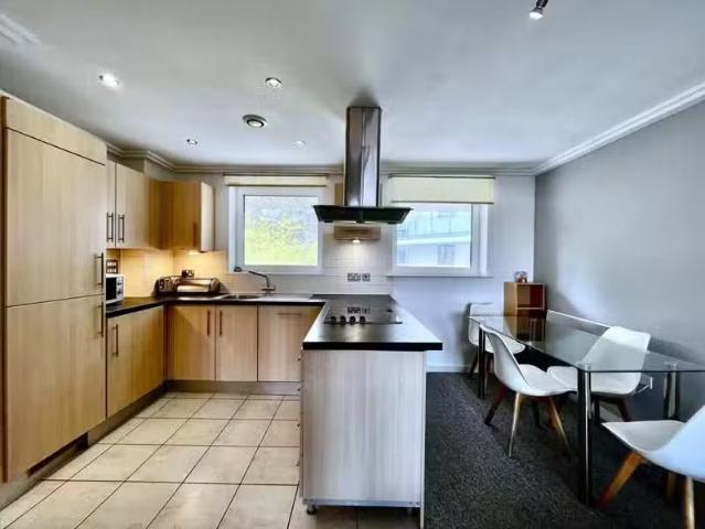 2 bedroom flat for rent in Stepney Court P2005, BN1