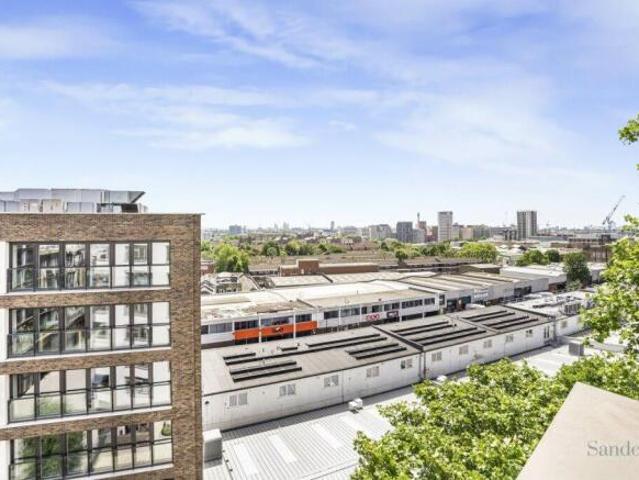 2 bedroom flat for rent in Sterling Way, Islington, London, N7