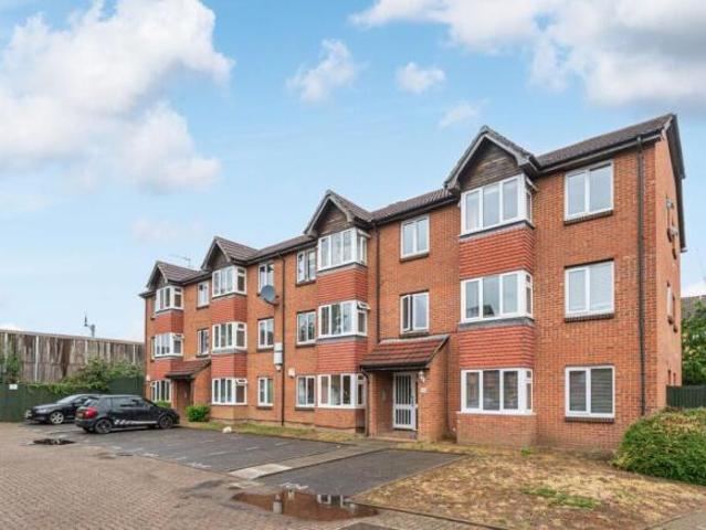 2 bedroom flat for rent in Sterling Gardens, New Cross, London, SE14