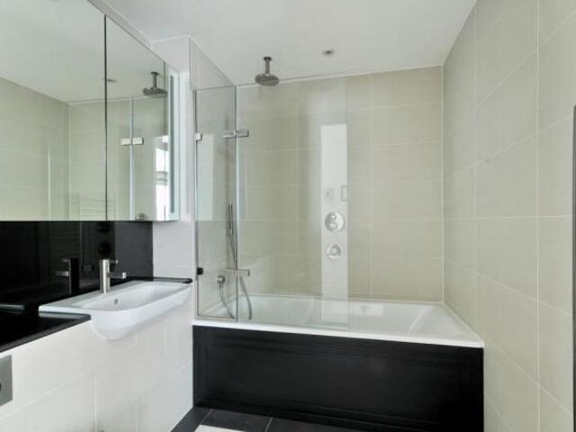 2 bedroom flat for rent in Sterling Mansions, Leman Street, Aldgate, London, E1
