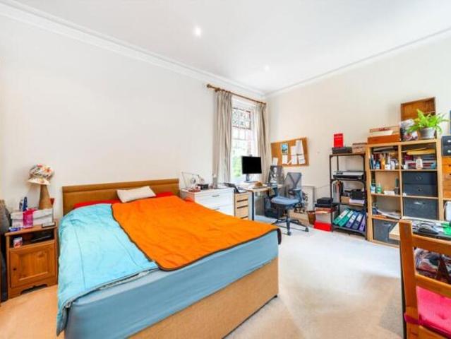 2 bedroom flat for rent in Strawberry Hill Road, Strawberry Hill, TW1