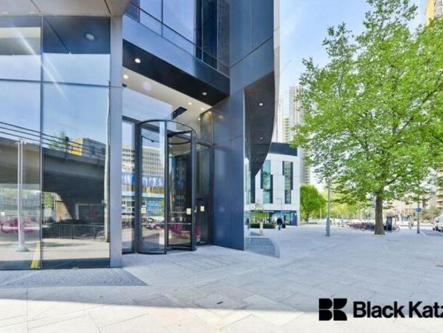 2 bedroom flat for rent in Strata, Walworth Road, Elephant and Castle SE1