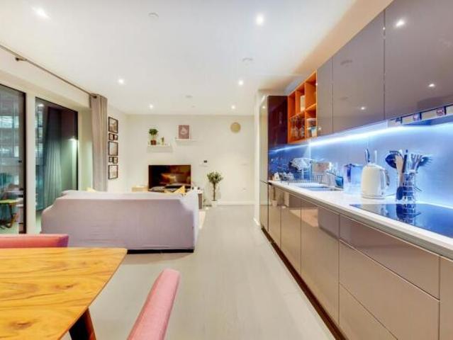 2 bedroom flat for rent in Stratford, London, E20