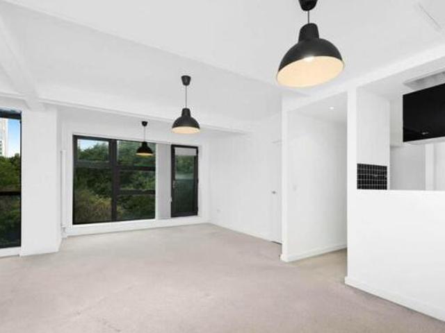 2 Bedroom Flat For Rent In Stratford, London