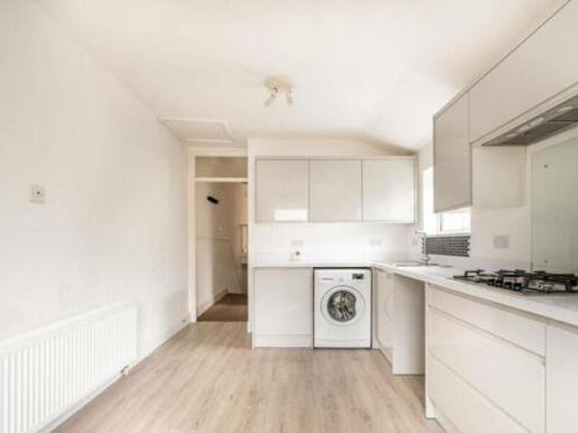 2 Bedroom Flat For Rent In Stratford, London