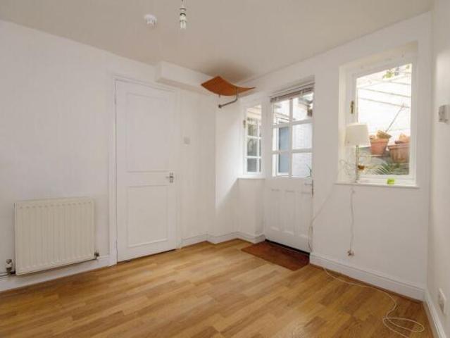 2 bedroom flat for rent in Stratford Road, Kensington, London, W8